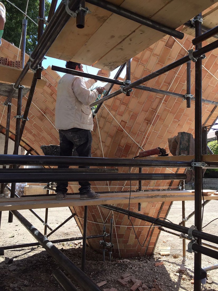 NORMAN FOSTER’S PROTOTYPE FOR THE WORLD’S SMALLEST AIRPORT GOES ON SHOW ...