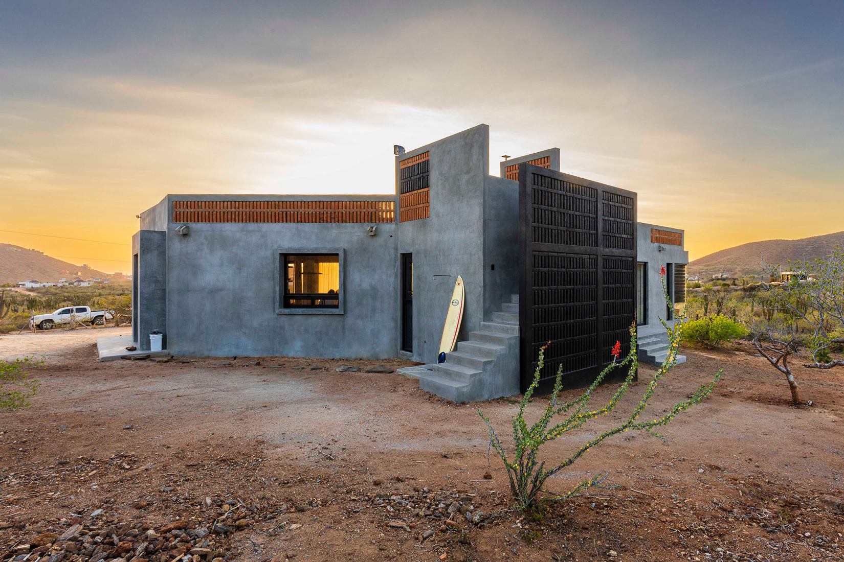 A home in constant connection with the landscape. Casa que da by Red ...