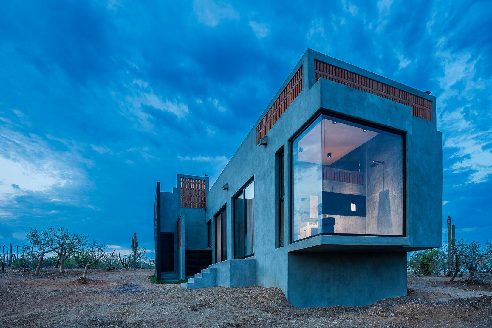 A home in constant connection with the landscape. Casa que da by Red ...