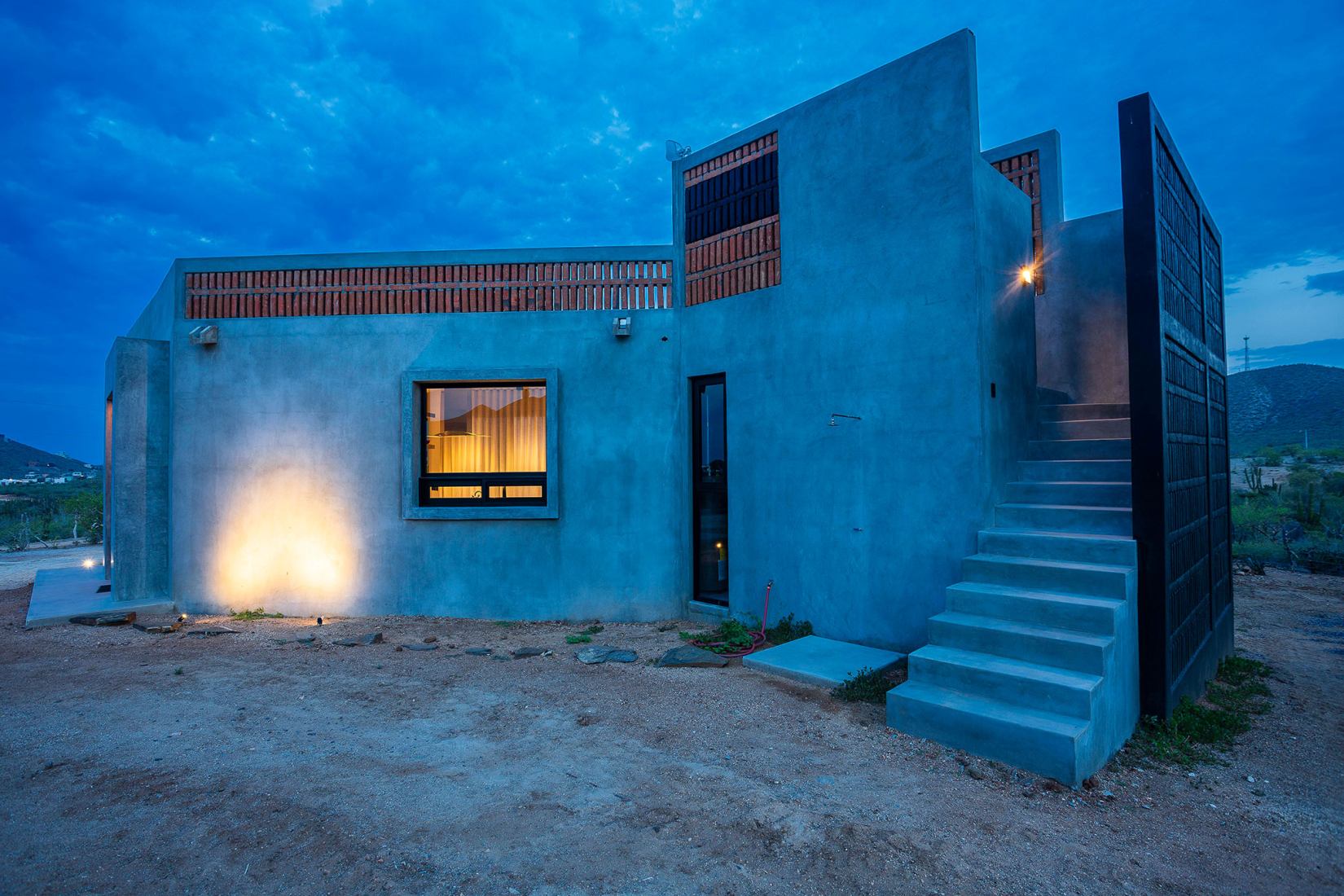 A home in constant connection with the landscape. Casa que da by Red ...