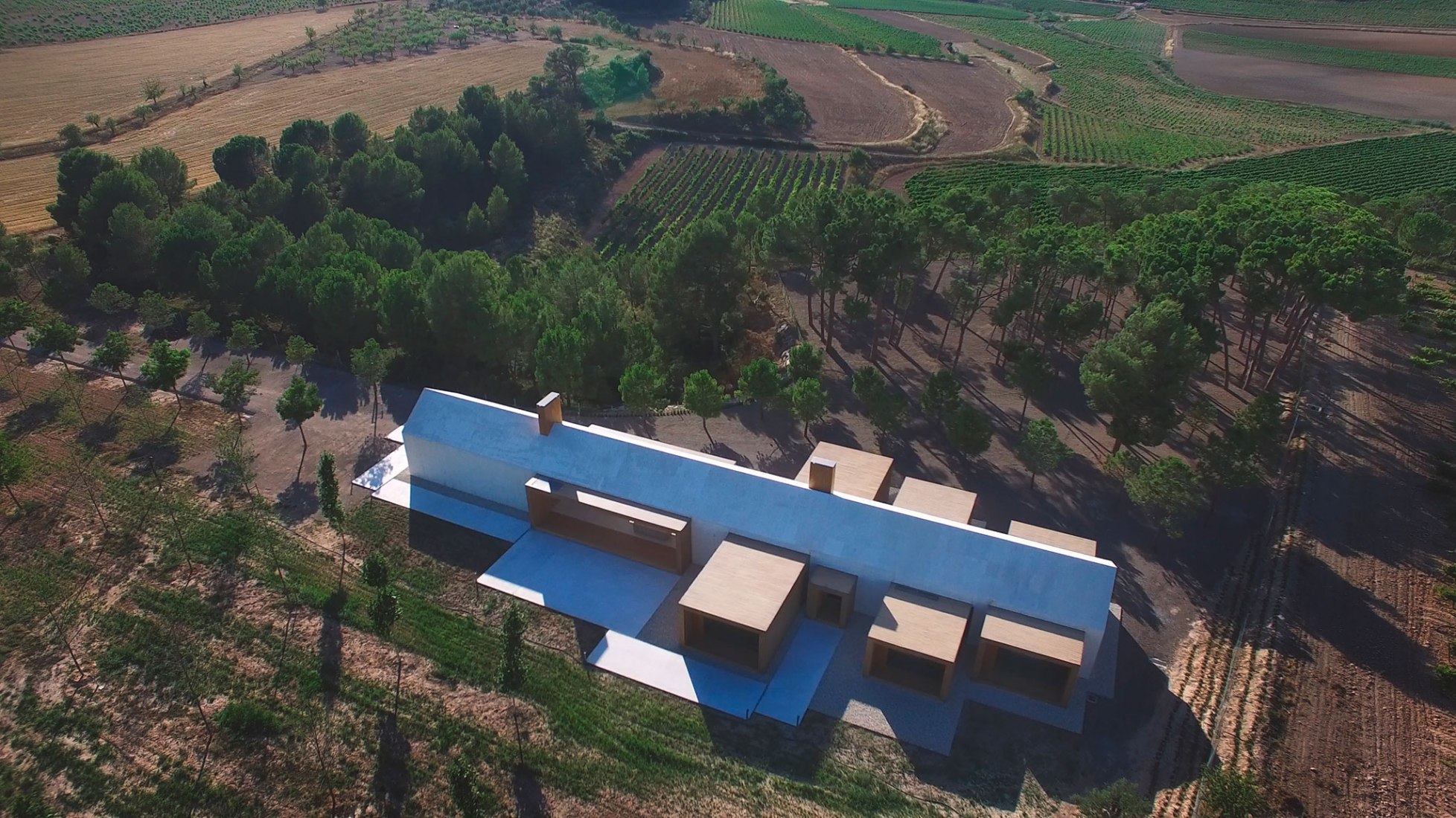 Reshaping the Landscape. Cottage in the Vineyard by Ramón Esteve ...