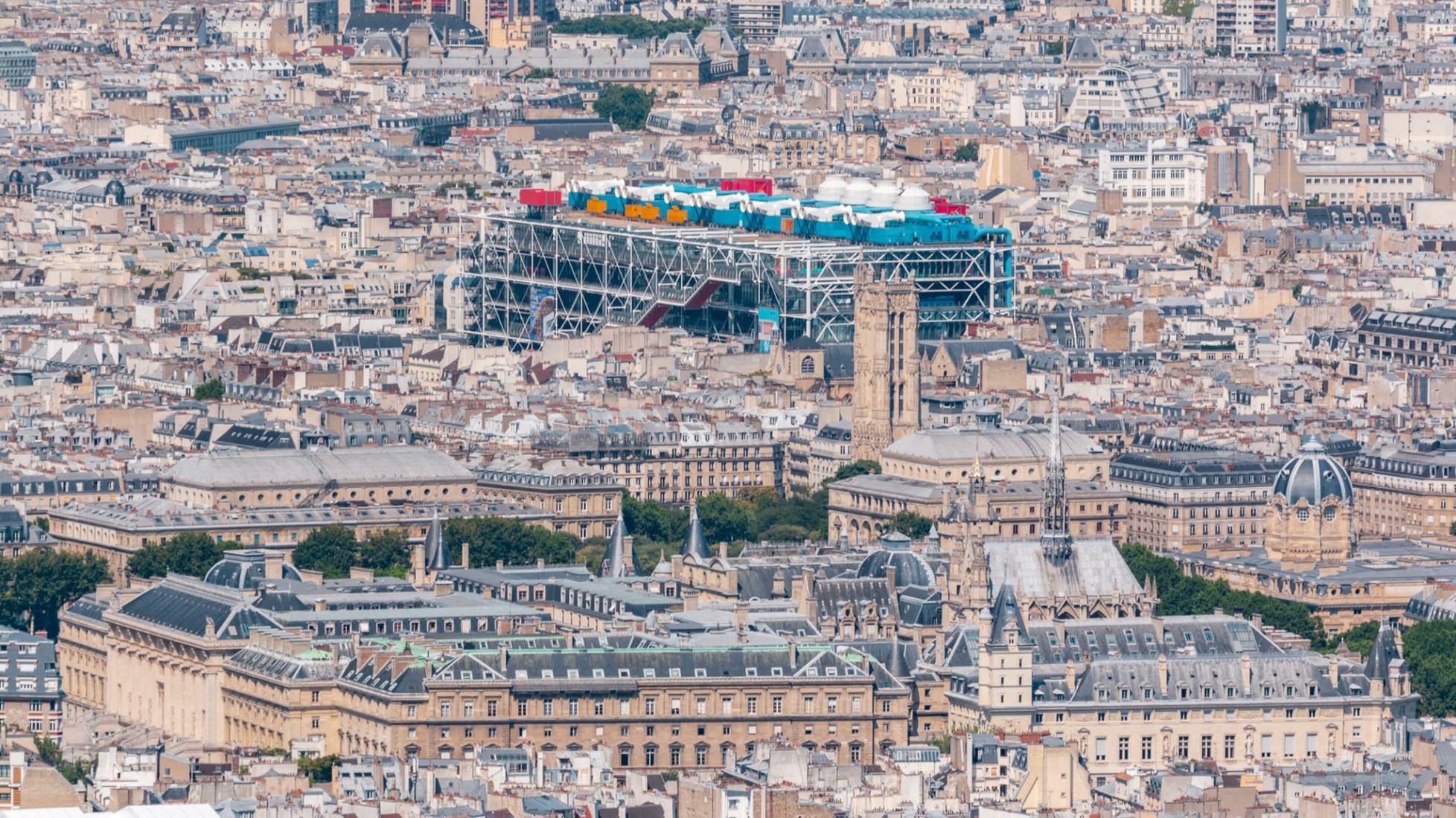 Paris architectural masterpiece. Center Pompidou by Renzo Piano and ...