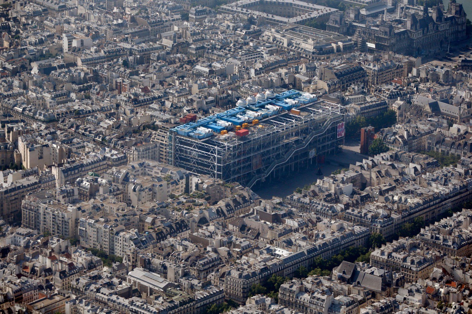 Paris architectural masterpiece. Center Pompidou by Renzo Piano and ...