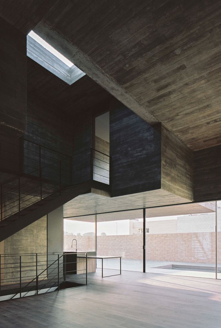 Among the orchard and the city. Rubio House by Carles Faus Architecture ...