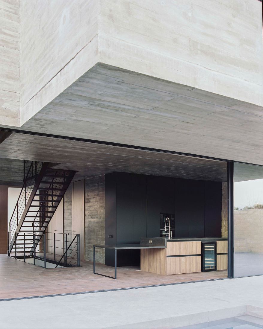 Among the orchard and the city. Rubio House by Carles Faus Architecture ...