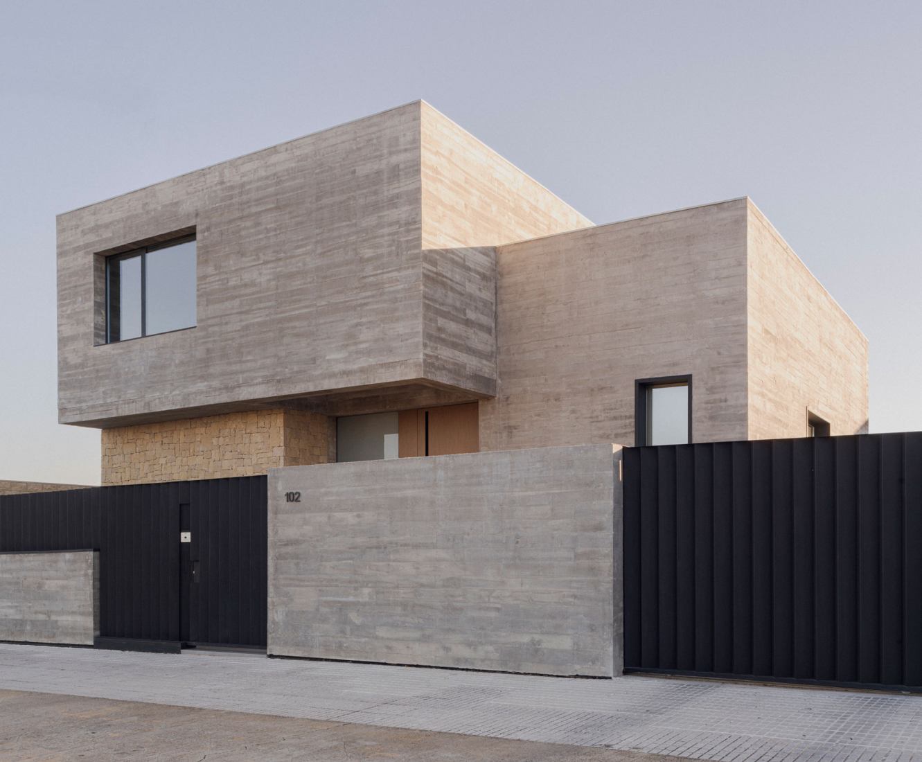 Among the orchard and the city. Rubio House by Carles Faus Architecture ...