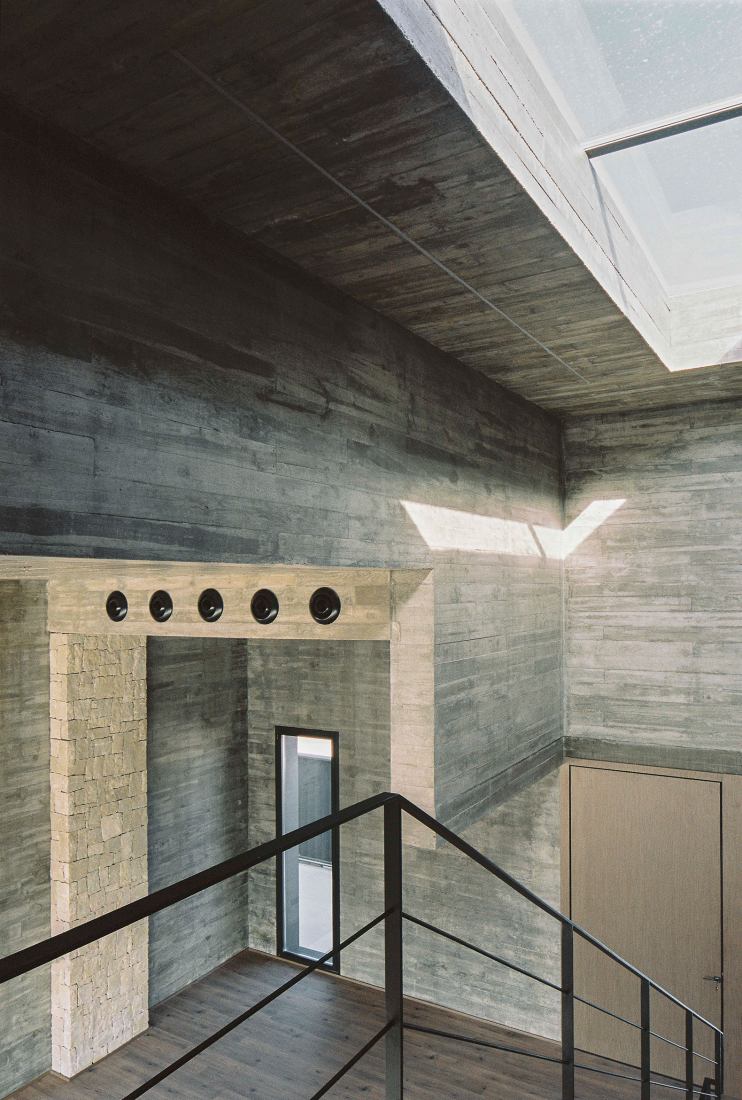 Among the orchard and the city. Rubio House by Carles Faus Architecture ...