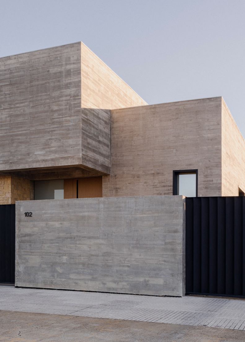 Among the orchard and the city. Rubio House by Carles Faus Architecture ...