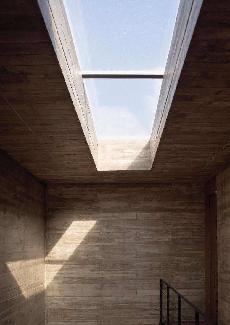 Among the orchard and the city. Rubio House by Carles Faus Architecture ...
