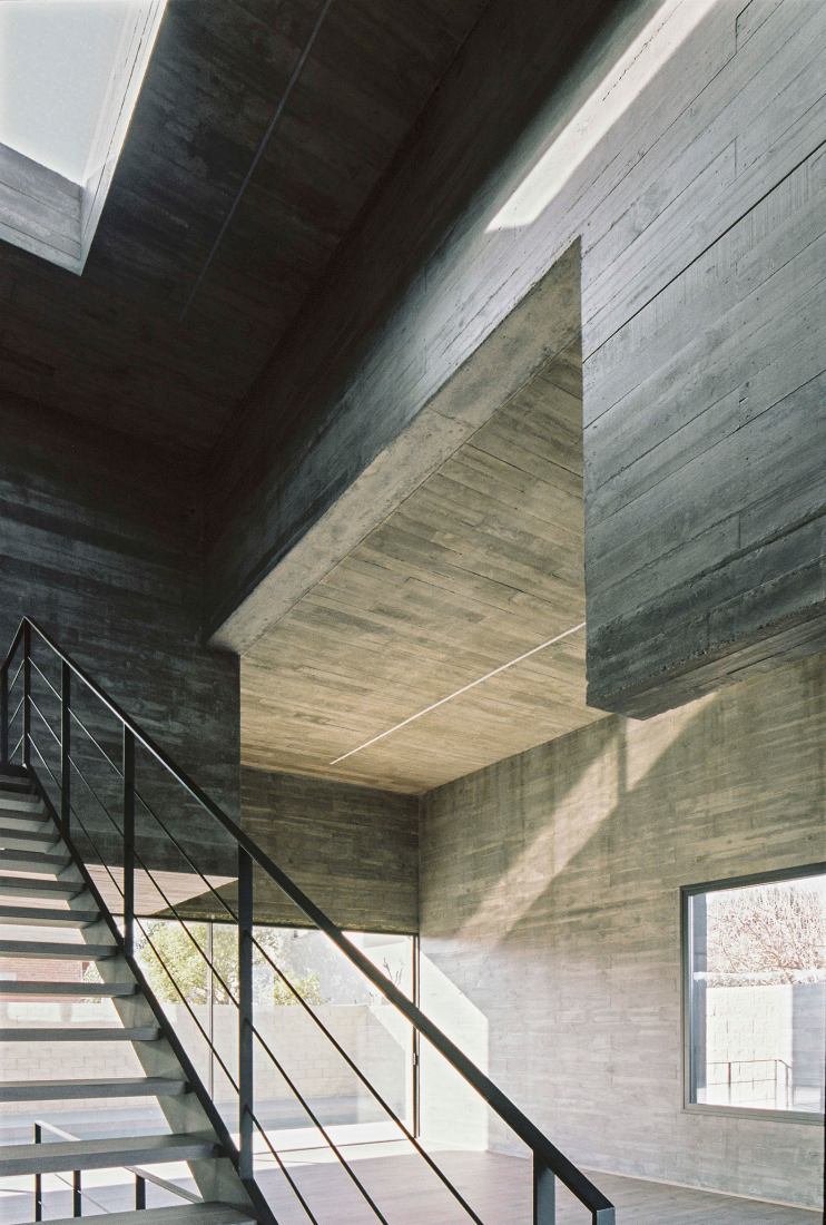 Among the orchard and the city. Rubio House by Carles Faus Architecture ...