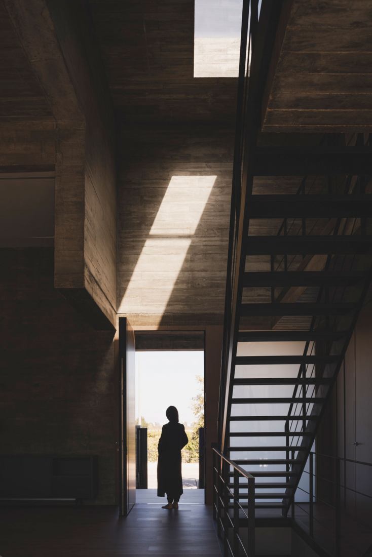 Among the orchard and the city. Rubio House by Carles Faus Architecture ...
