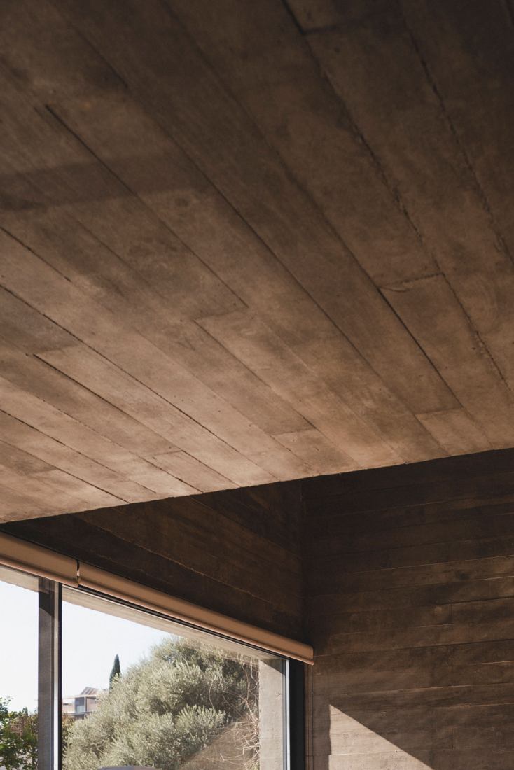 Among the orchard and the city. Rubio House by Carles Faus Architecture ...