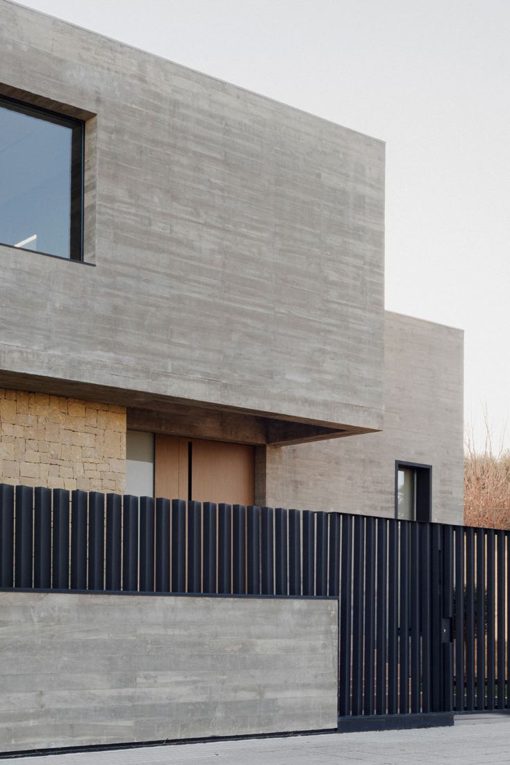 Among the orchard and the city. Rubio House by Carles Faus Architecture ...
