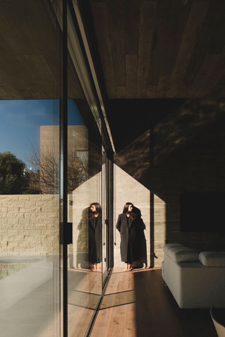 Among the orchard and the city. Rubio House by Carles Faus Architecture ...
