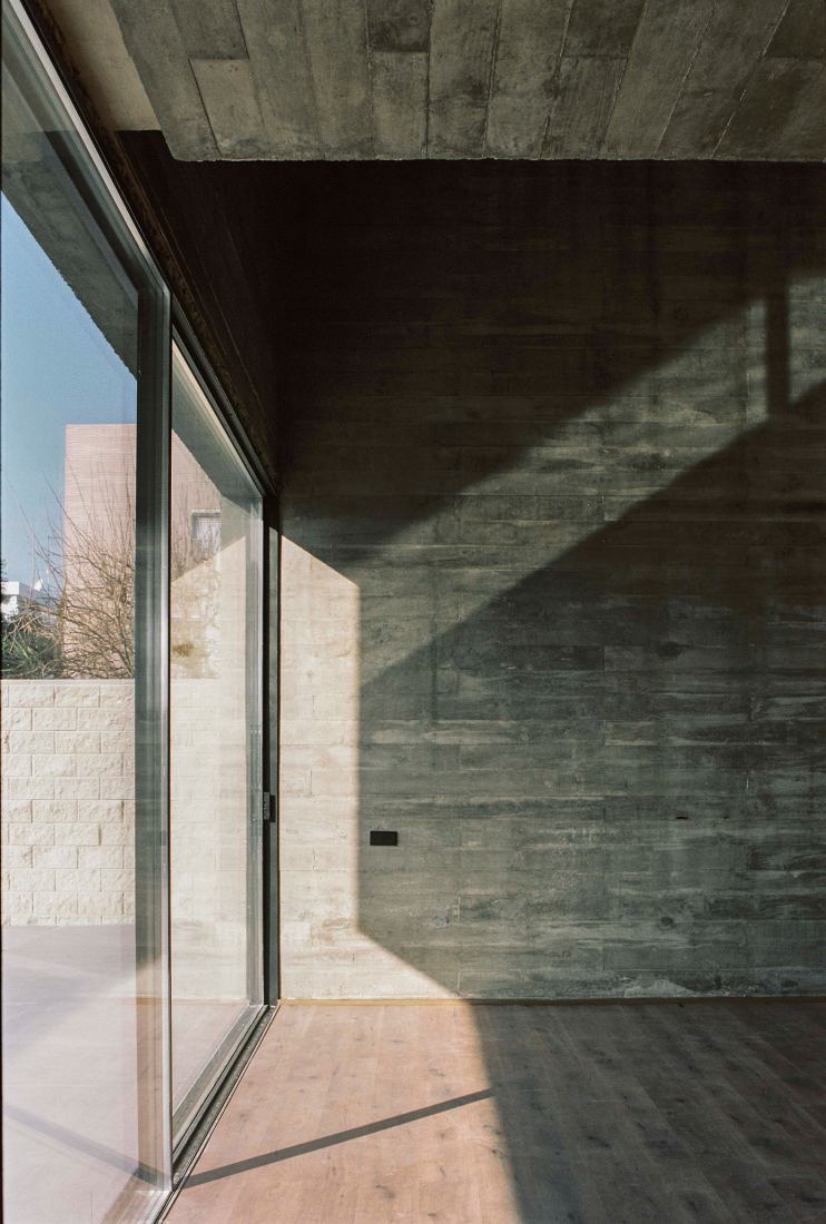 Among the orchard and the city. Rubio House by Carles Faus Architecture ...