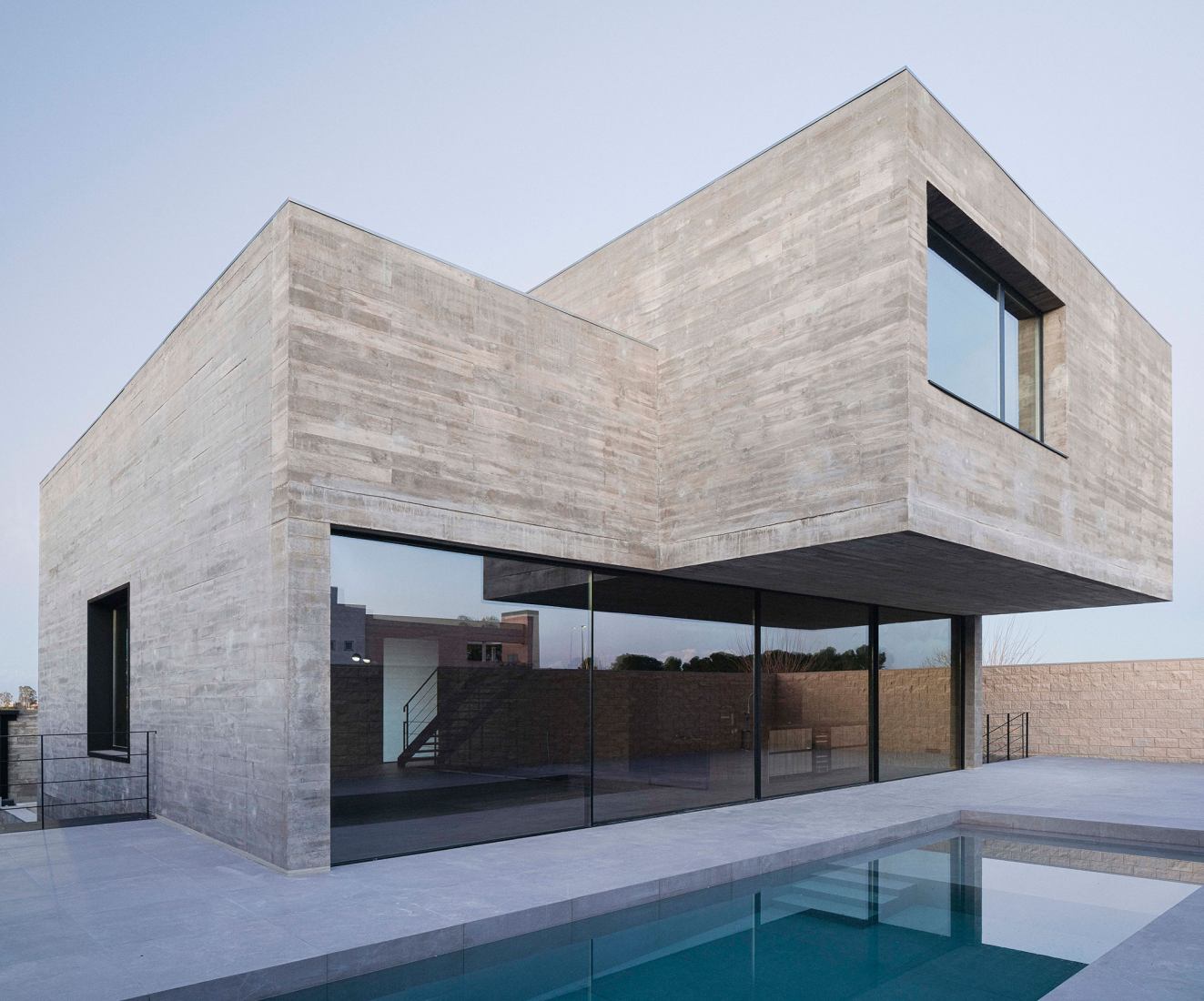 Among the orchard and the city. Rubio House by Carles Faus Architecture ...