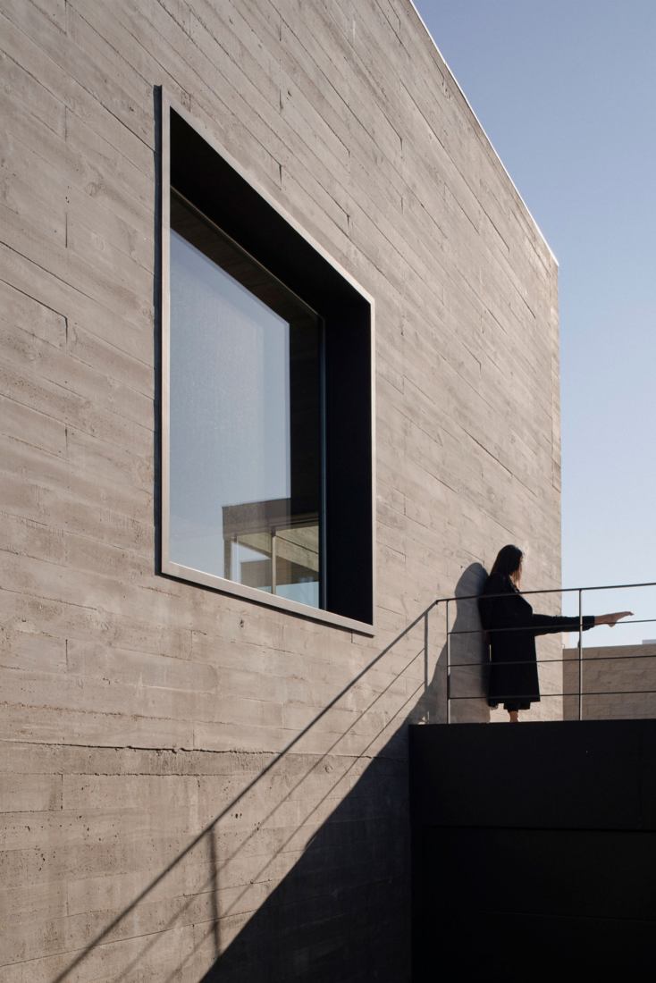 Among the orchard and the city. Rubio House by Carles Faus Architecture ...