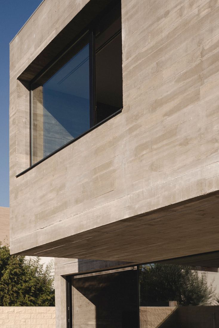 Among the orchard and the city. Rubio House by Carles Faus Architecture ...