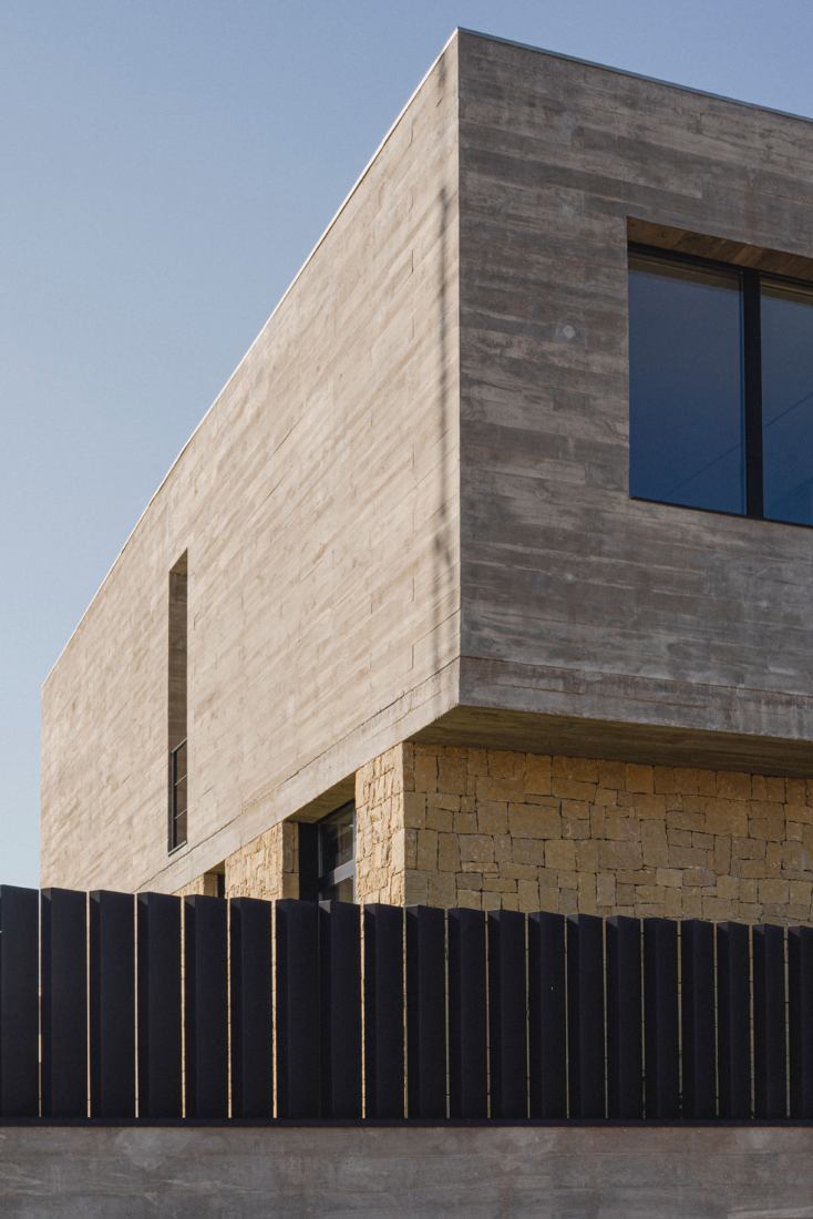 Among the orchard and the city. Rubio House by Carles Faus Architecture ...