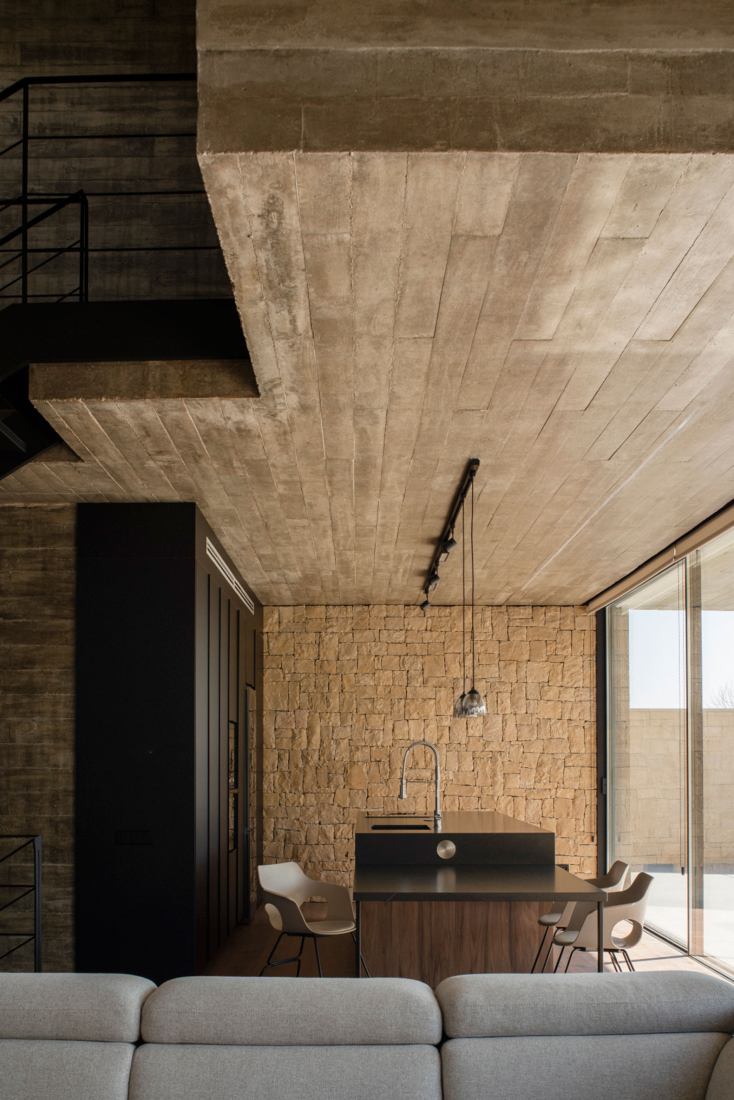 Among the orchard and the city. Rubio House by Carles Faus Architecture ...