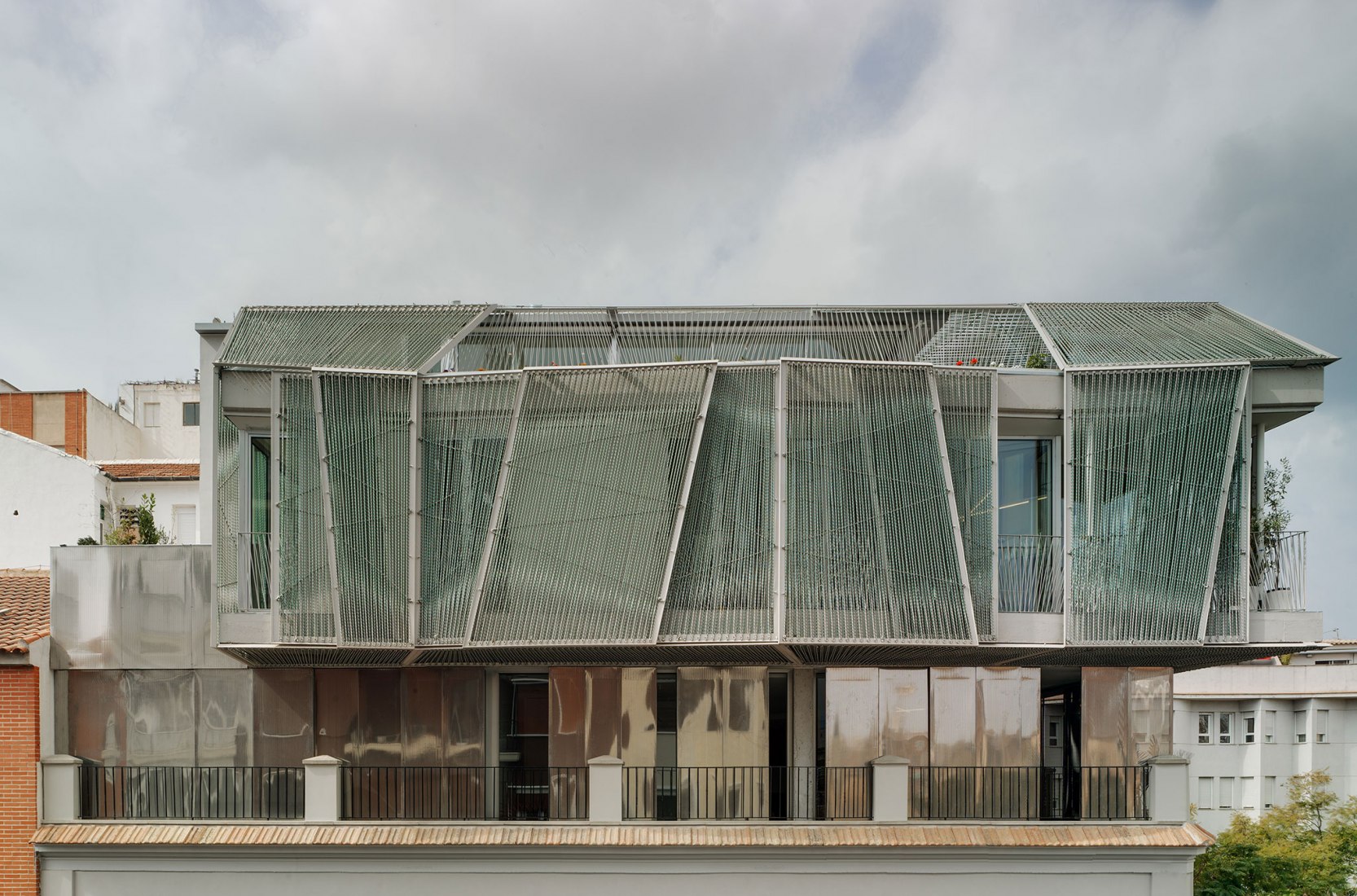 "Priscas novissima exaltar et amor". Baltasar Building by Santa-Cruz ...
