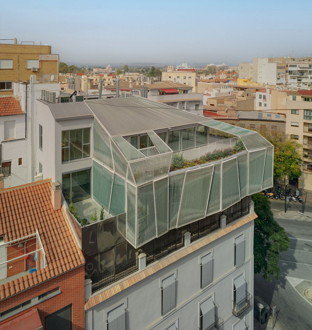 "Priscas novissima exaltar et amor". Baltasar Building by Santa-Cruz ...