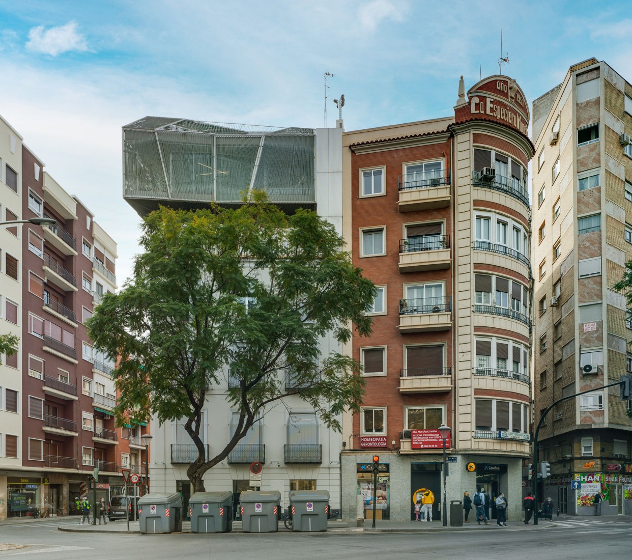 "Priscas novissima exaltar et amor". Baltasar Building by Santa-Cruz ...