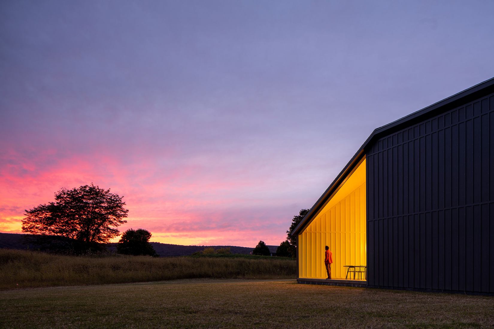 Prefabricated housing inspired by agricultural structures. Oblong Farm ...