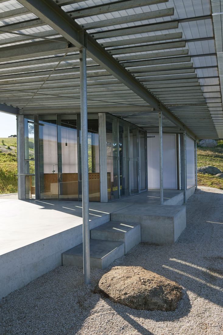 Transform a farm shed into a home. Shack in the Rocks by Sean Godsell ...