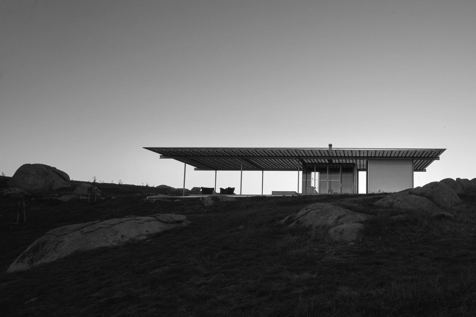 Transform a farm shed into a home. Shack in the Rocks by Sean Godsell ...
