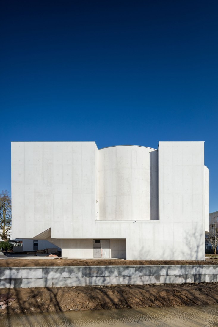 Álvaro Siza completes the Saint Jacques de la Lande church | The ...