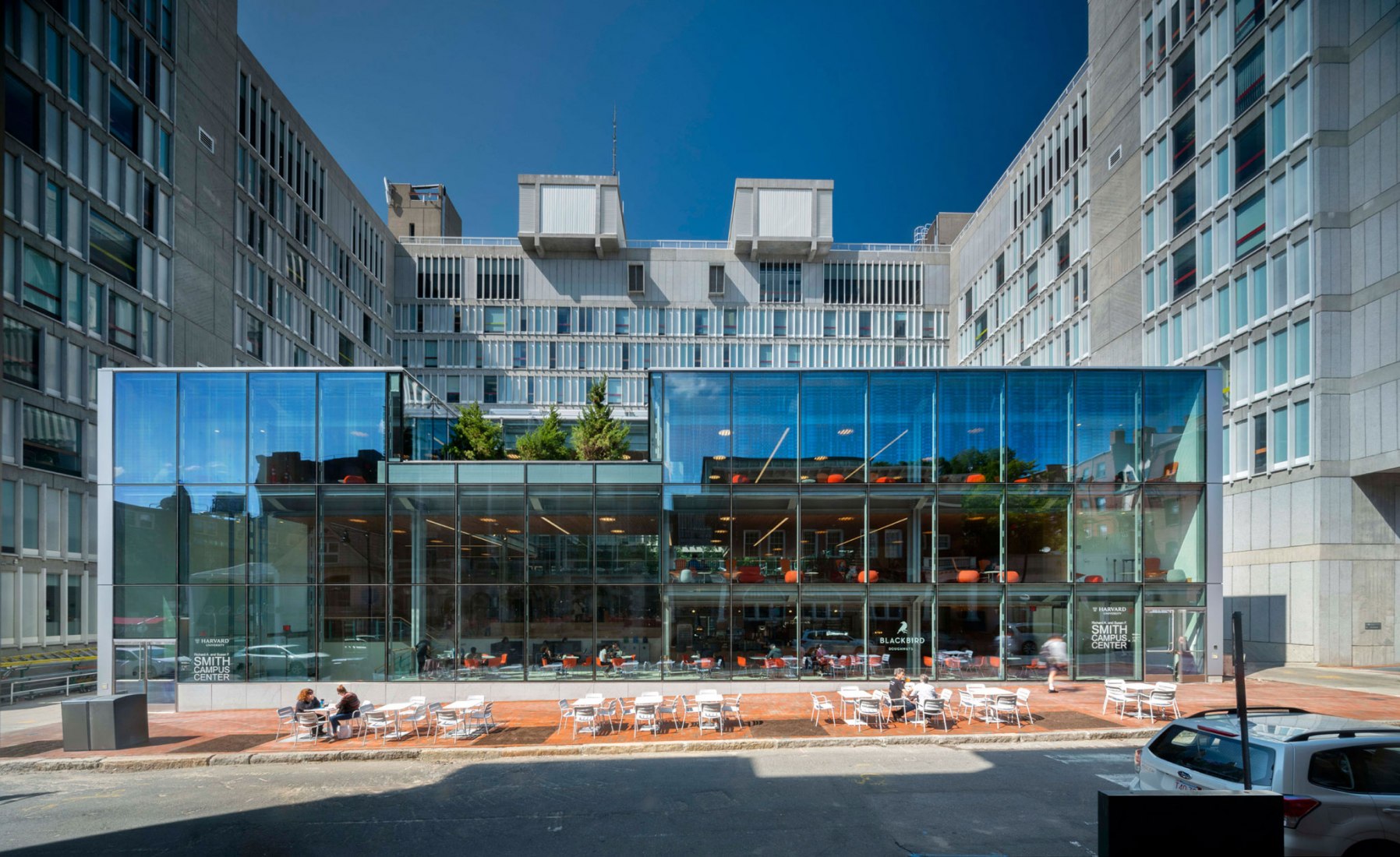 Universidad de Harvard: Richard A. y Susan F. Smith Campus Center por ...