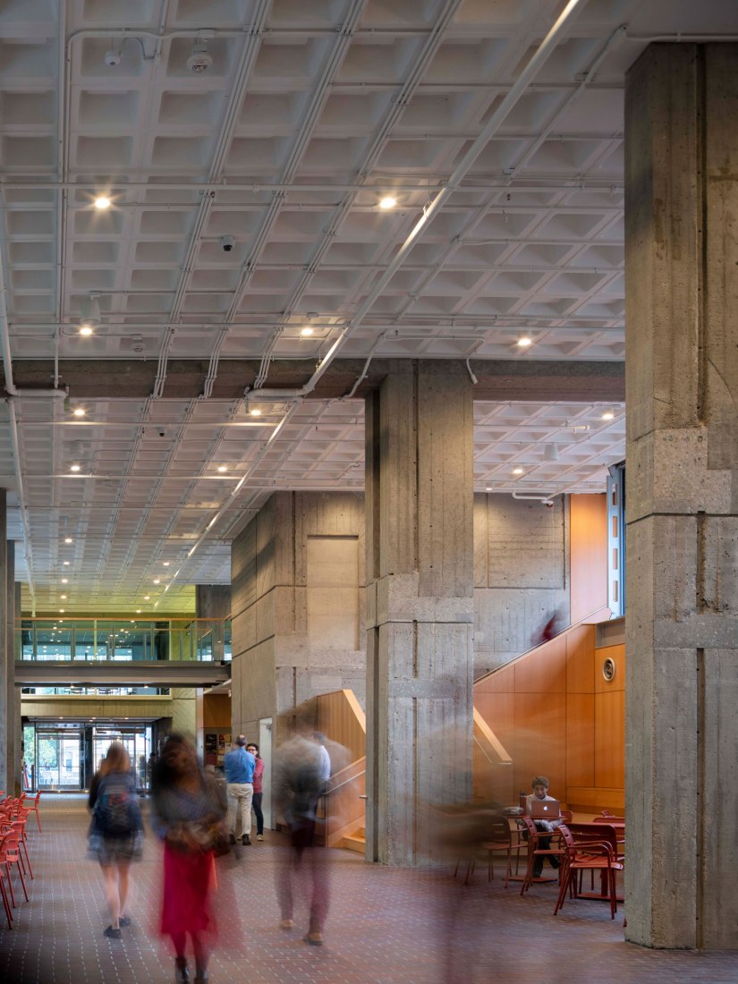 Universidad de Harvard: Richard A. y Susan F. Smith Campus Center por ...