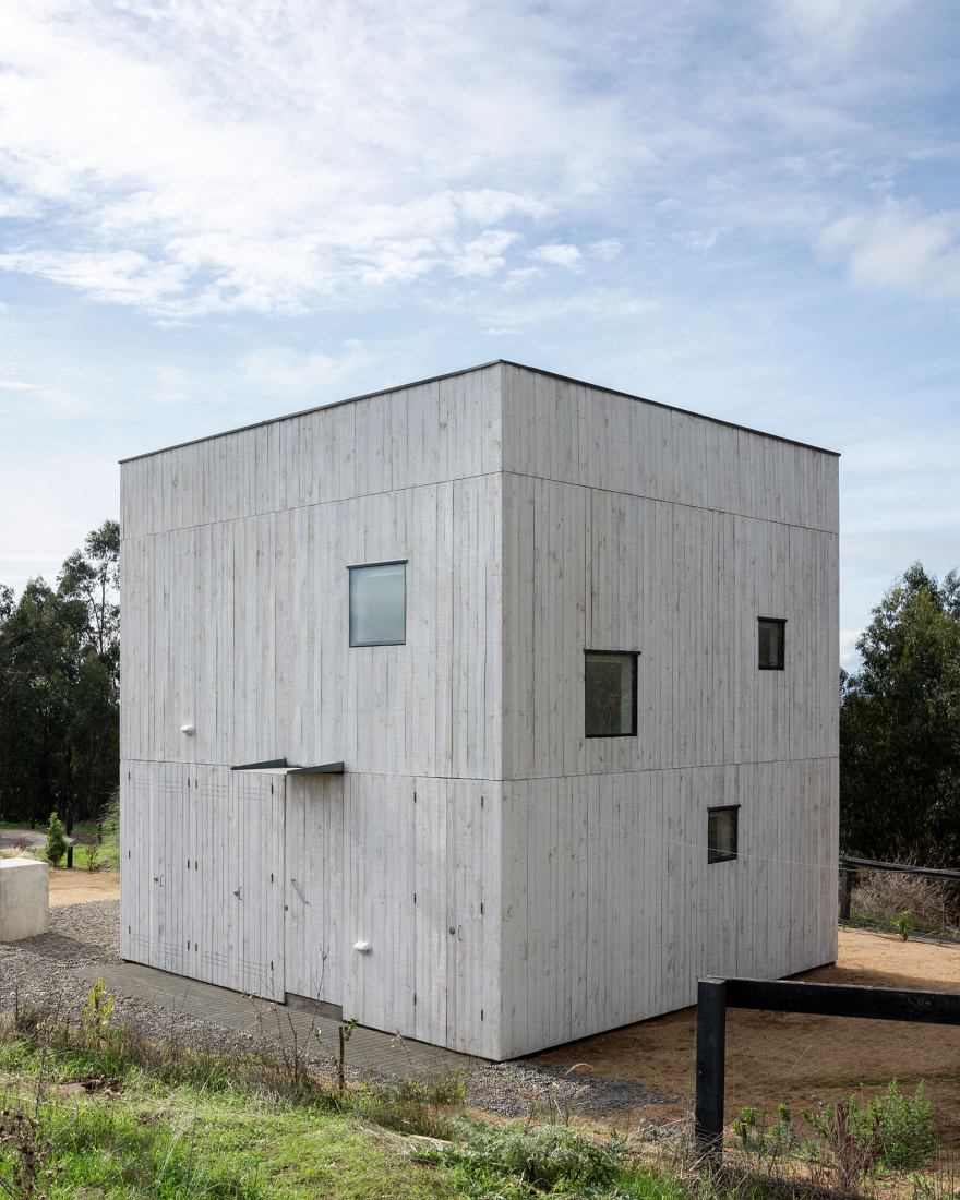 Sneaky integration. Kuvo House by Stanaćev Granados | The Strength of ...