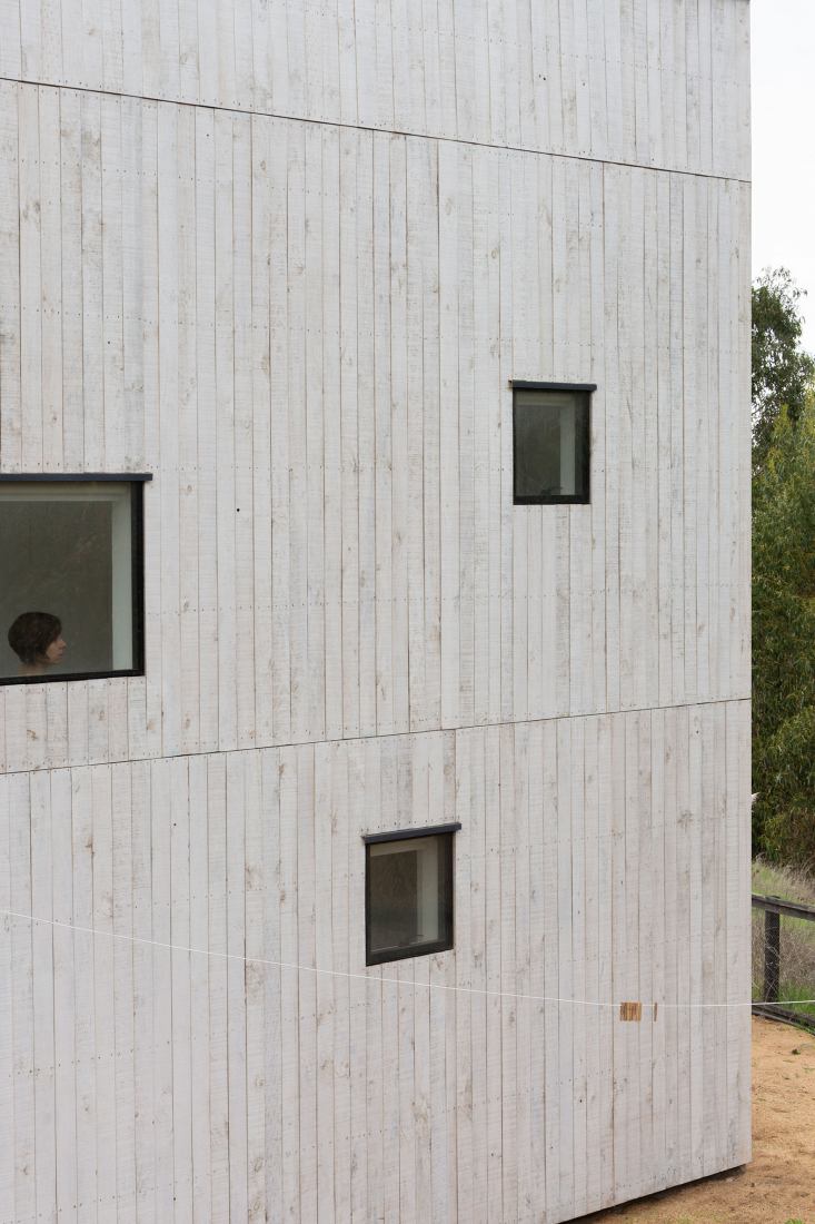 Integración disimulada. Casa Kuvo por Stanaćev Granados | Sobre ...