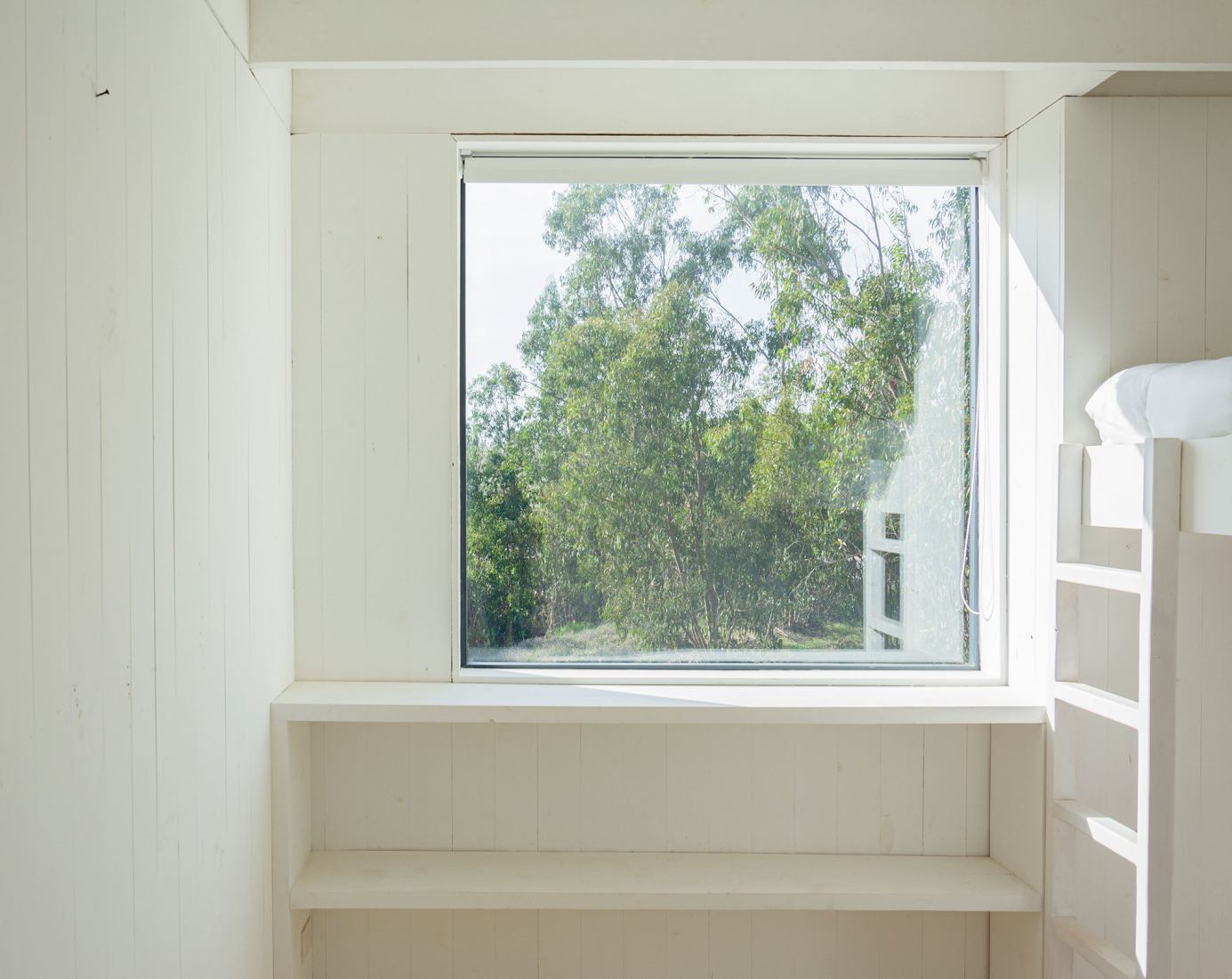 Integración disimulada. Casa Kuvo por Stanaćev Granados | Sobre ...