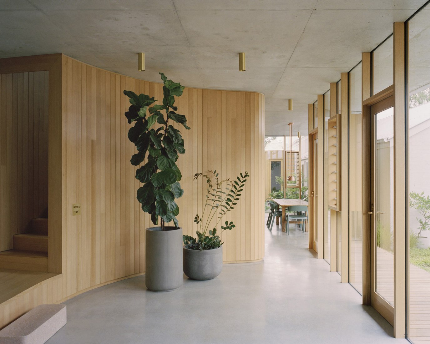 Dialogue with an elm tree and northern light. Autumn House by Studio ...