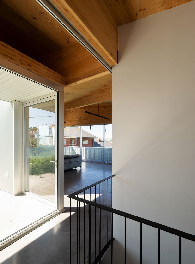 Silver-colored fish. Sula house by Sukunfuku studio | The Strength of ...
