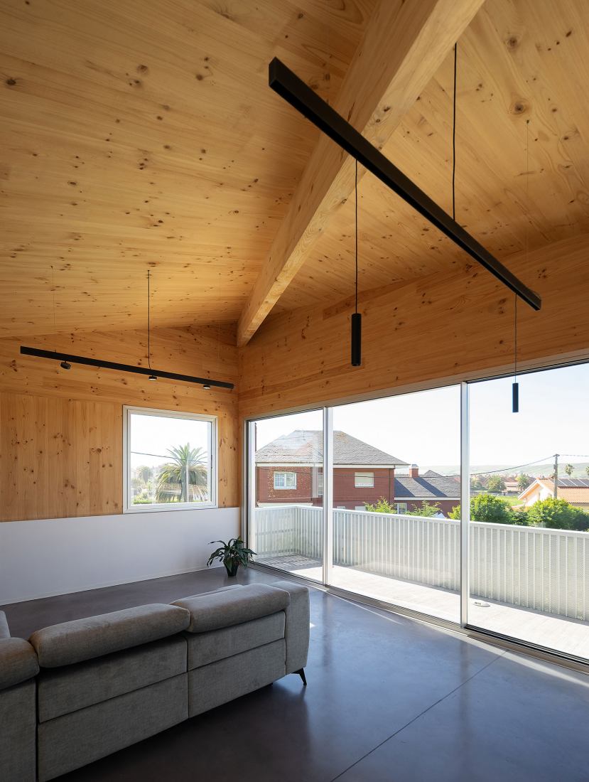 Silver-colored fish. Sula house by Sukunfuku studio | The Strength of ...