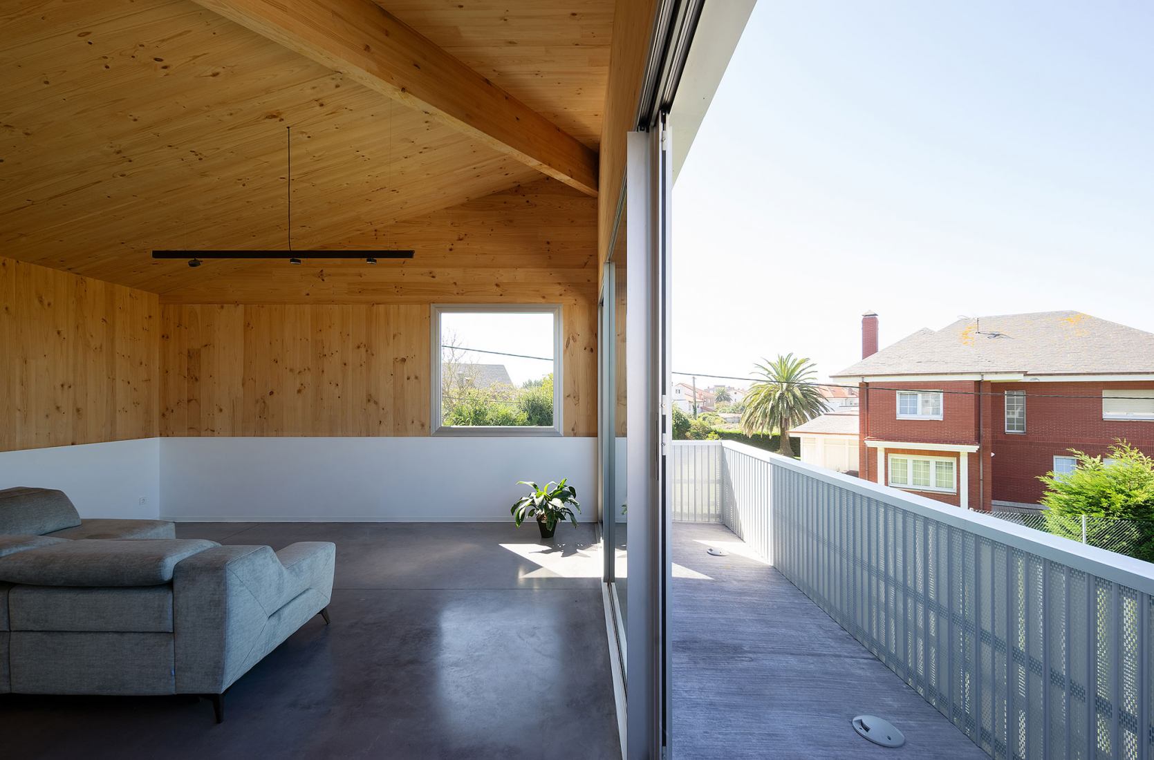 Pez de color plata. Casa Sula por Sukunfuku studio | Sobre Arquitectura ...