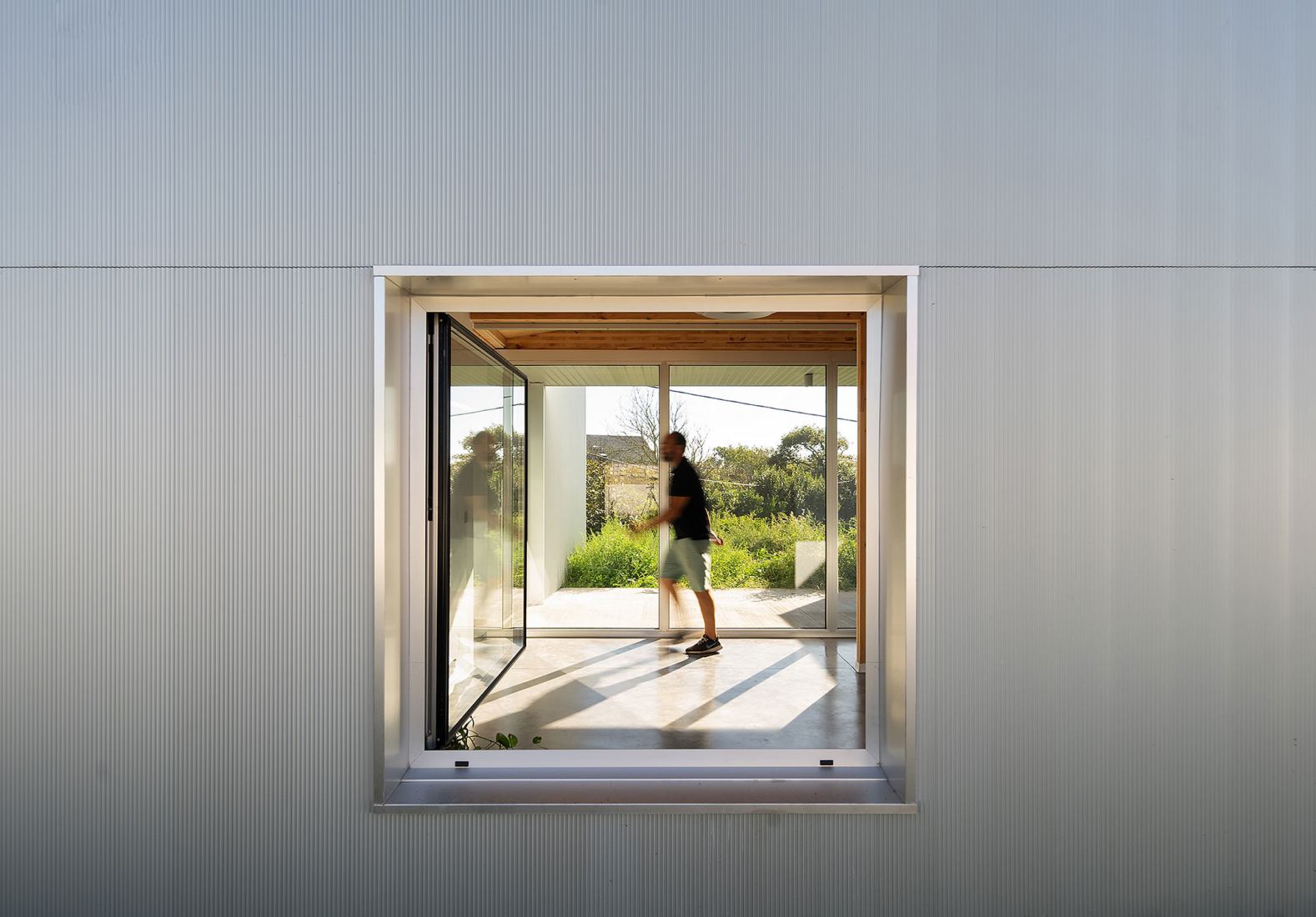 Pez de color plata. Casa Sula por Sukunfuku studio | Sobre Arquitectura ...