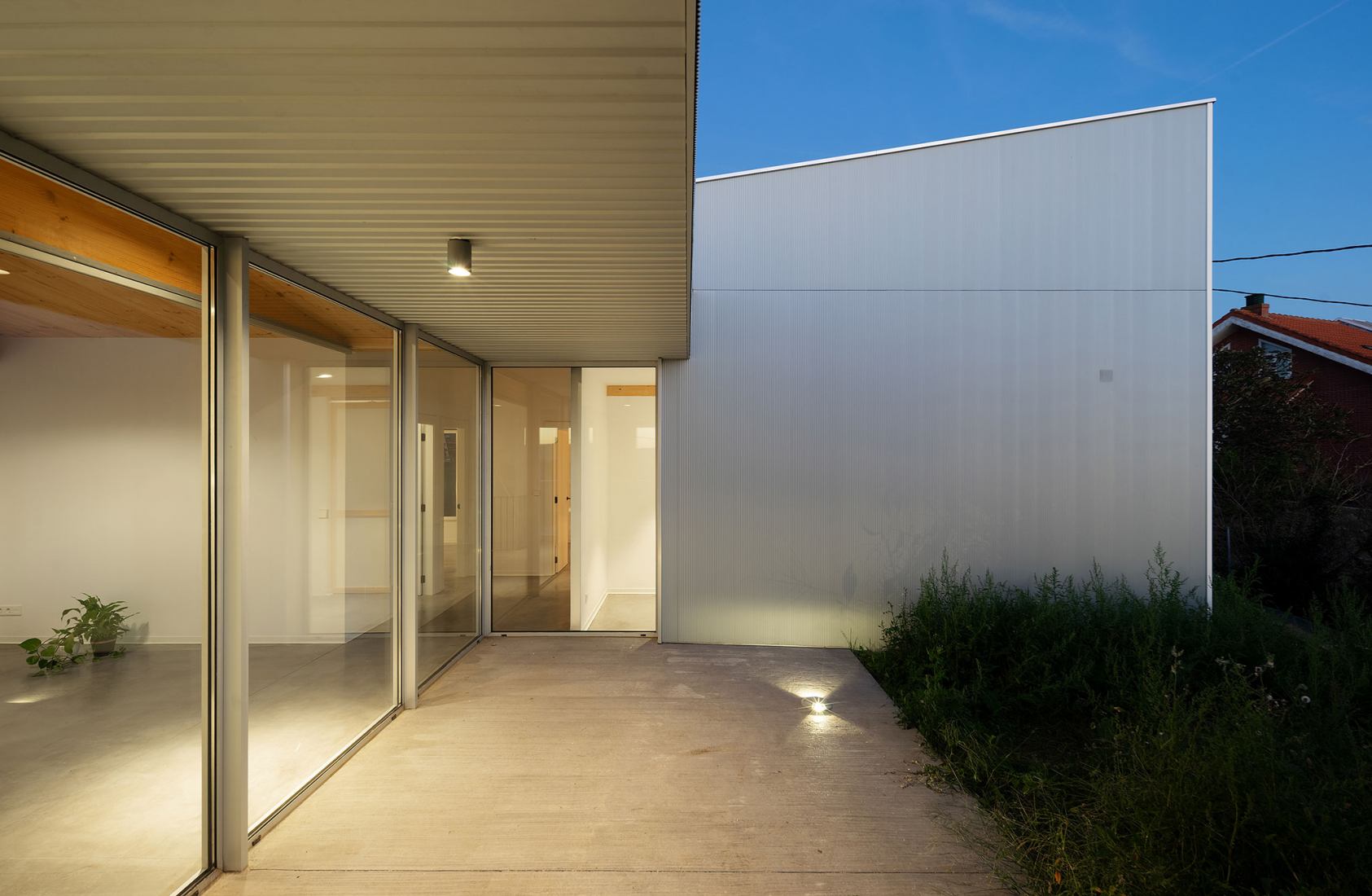 Silver-colored fish. Sula house by Sukunfuku studio | The Strength of ...