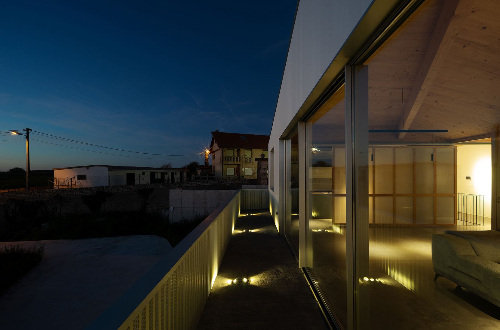 Pez de color plata. Casa Sula por Sukunfuku studio | Sobre Arquitectura ...