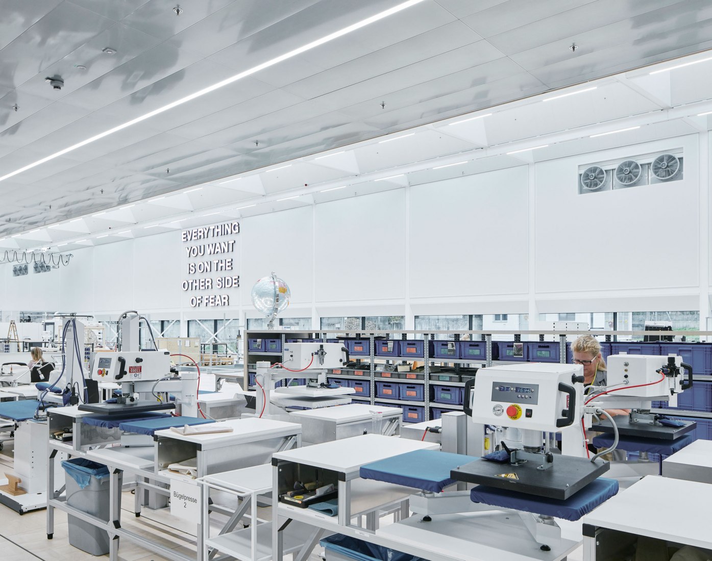 Crystal Atelier of the 21st Century. Swarovski Manufaktur by Snøhetta ...