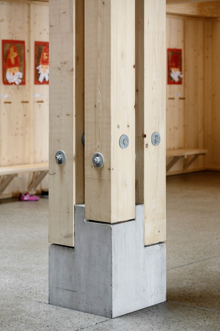 Playing around the central pillar. School in Orsonnens by TED'A ...