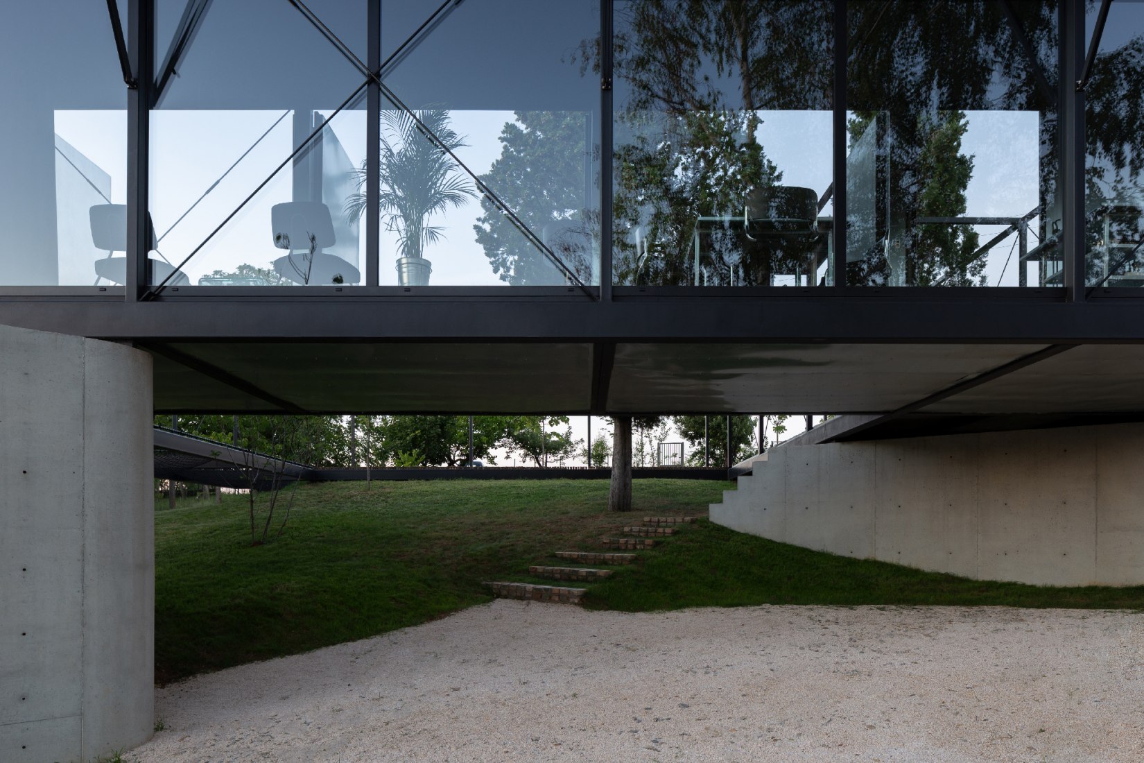 The house for a craftsman. Avala House by TEN Studio | The Strength of ...