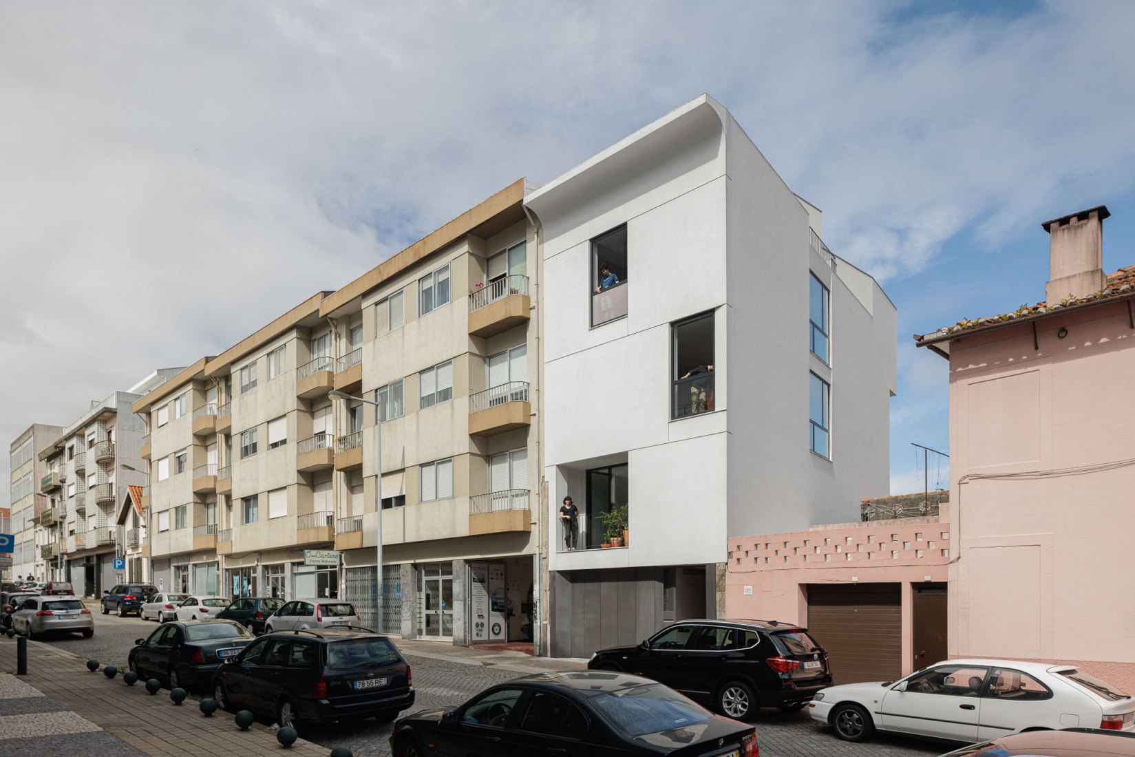 A staircase as a unit origami shaped. "Casa Vertical" by Tsou ...
