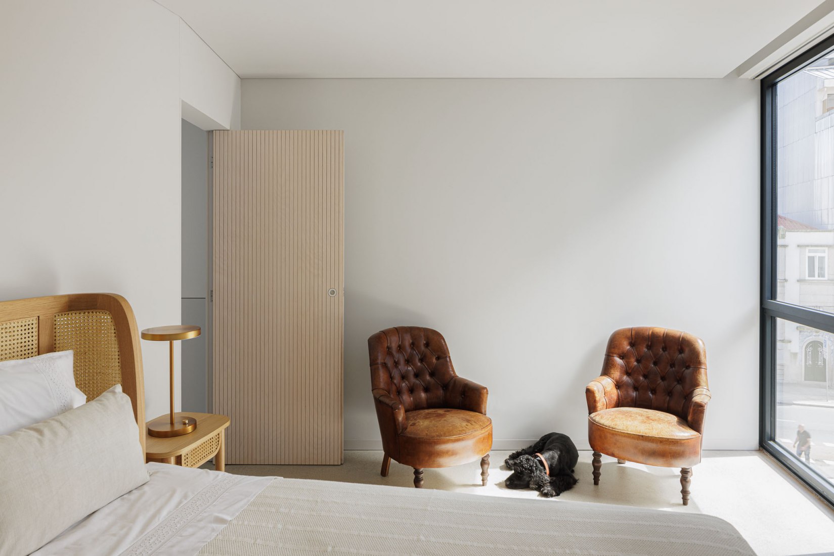 Una escalera como unidad en forma de origami. Casa Vertical por Tsou ...