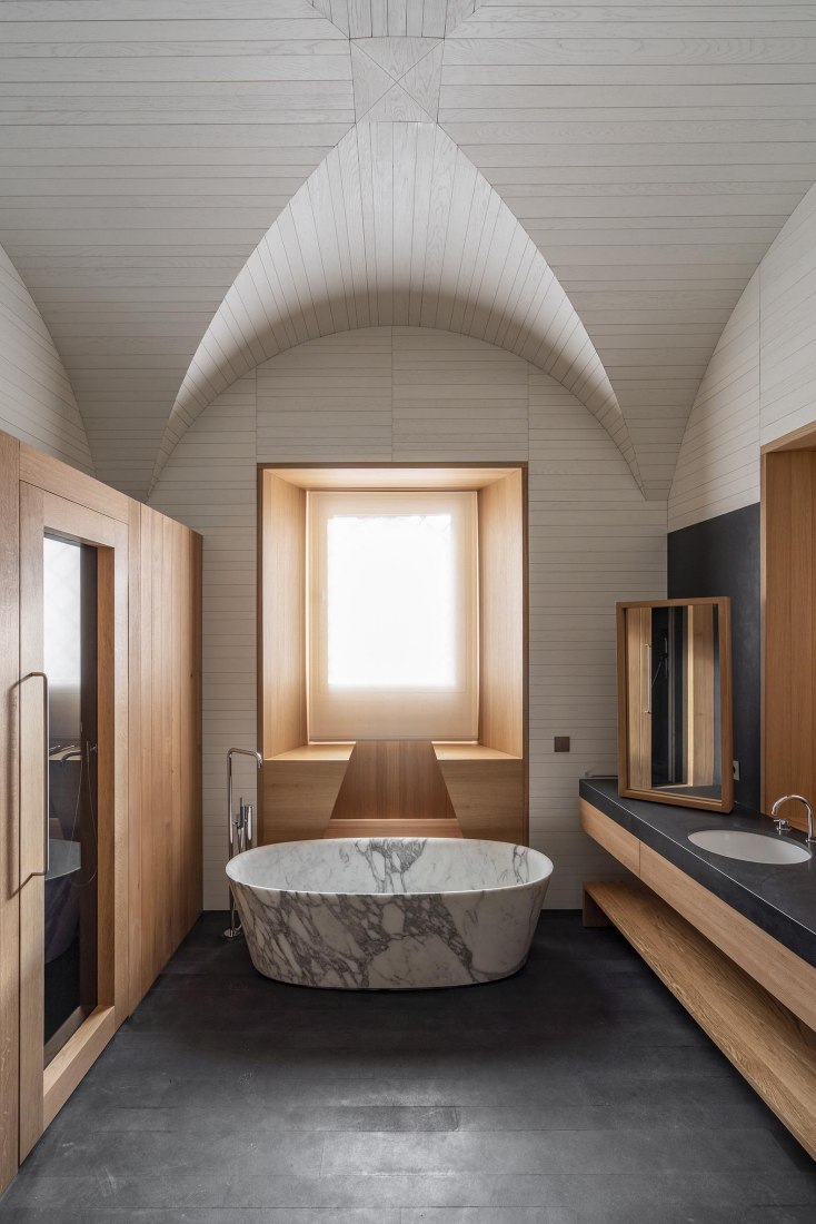 The geniality of reinhabiting. Paredes Saavedra Palace House. Atrium II ...