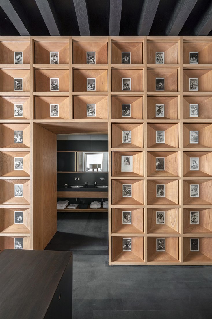 The geniality of reinhabiting. Paredes Saavedra Palace House. Atrium II ...